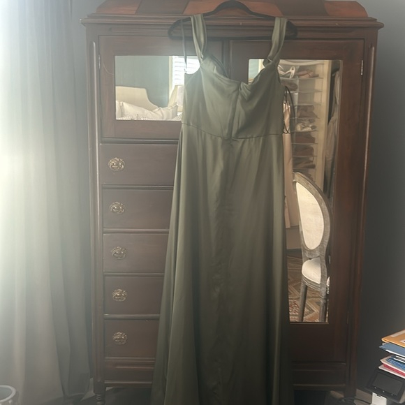 dressy collection | Dresses | Nwt 2r Dressy Collection Olive Green Gown ...